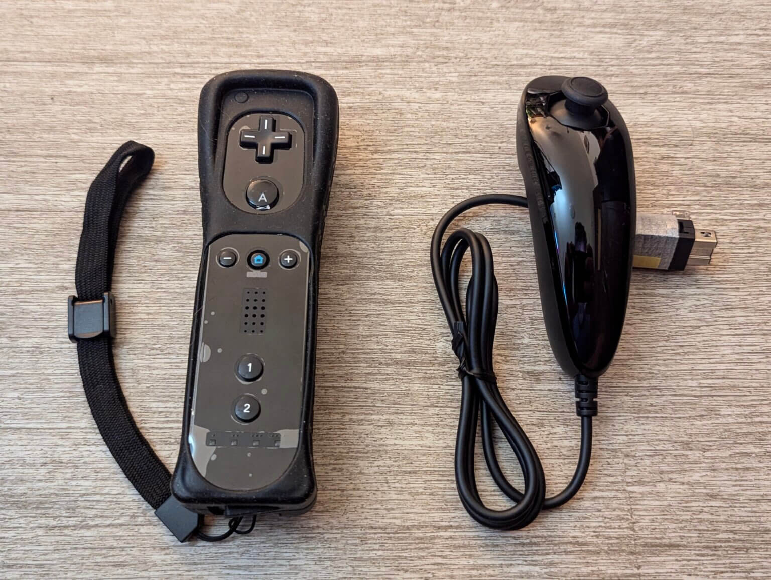 Wii Motion Plus Remotes With Grip and NunChuk – Mariogasm